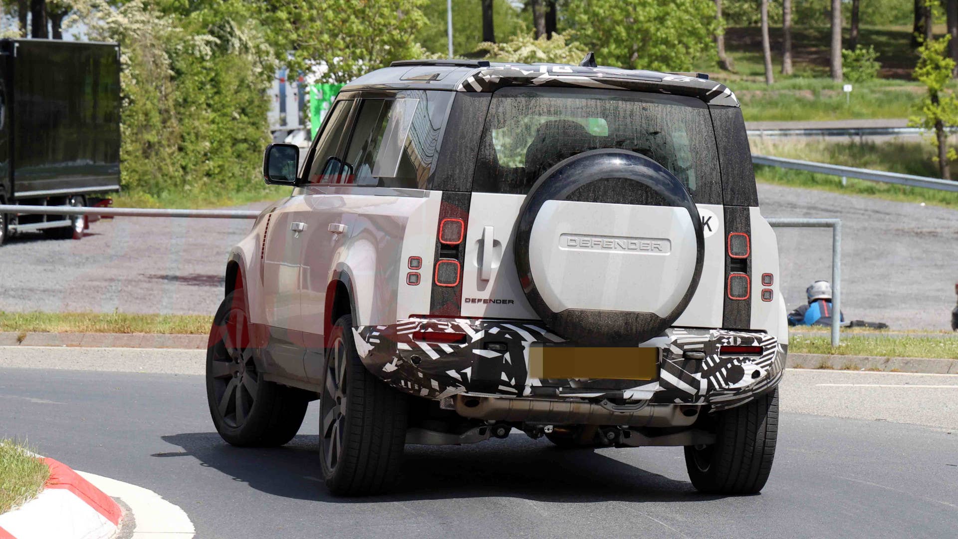 Land Rover Defender Facelift Keeps The Iconic Shape Mostly Untouched ...