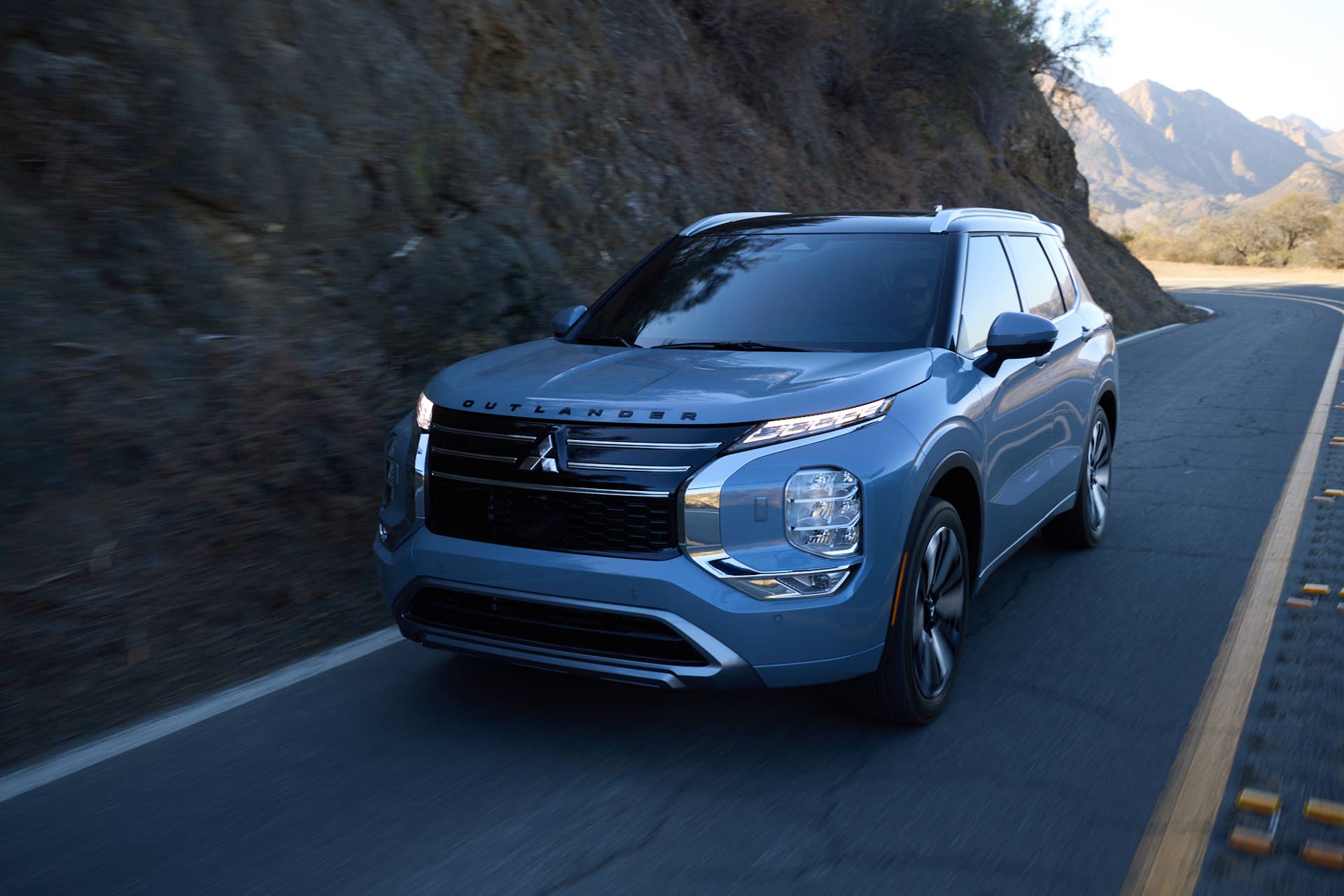 2025 Mitsubishi Outlander / Outlander PHEV Review, Specs, Pricing, and ...