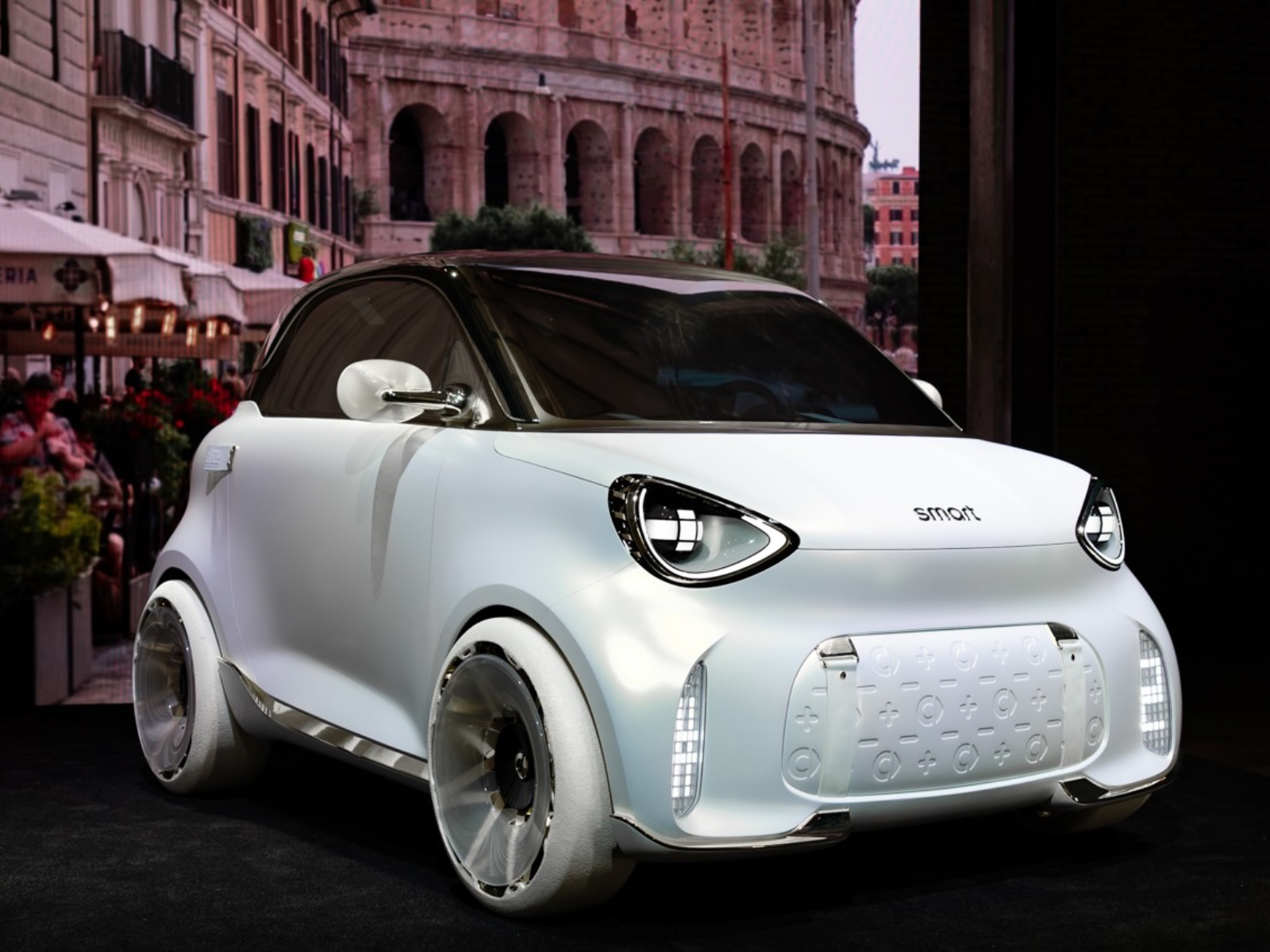 The Smart Fortwo Failed In America, But Its Tiny EV Successor Has ...