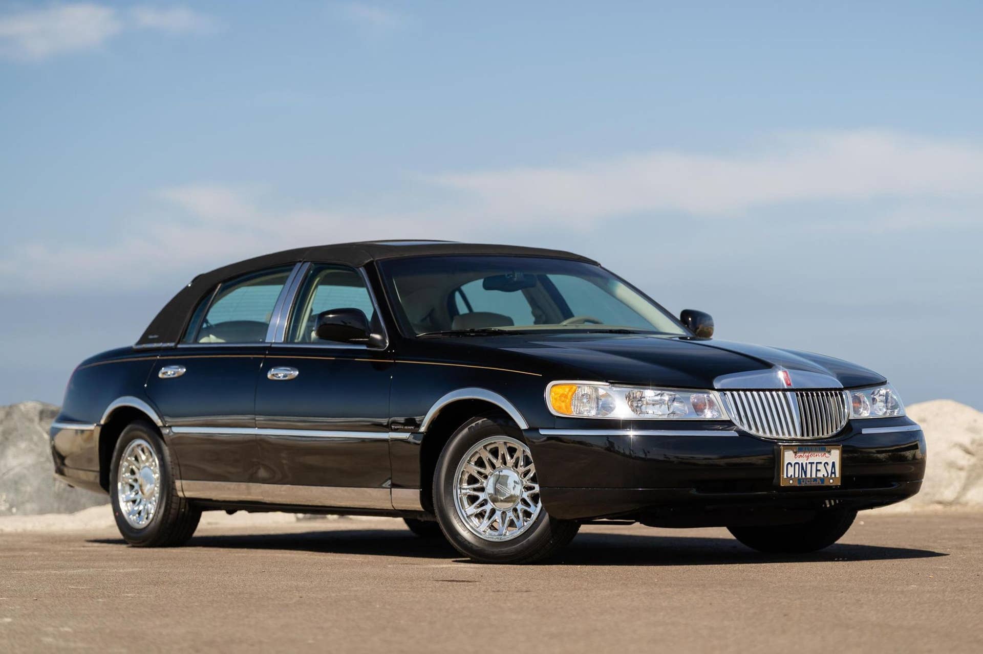 2001 Lincoln Town Car Signature For Sale With 31 400 Miles Autoblog