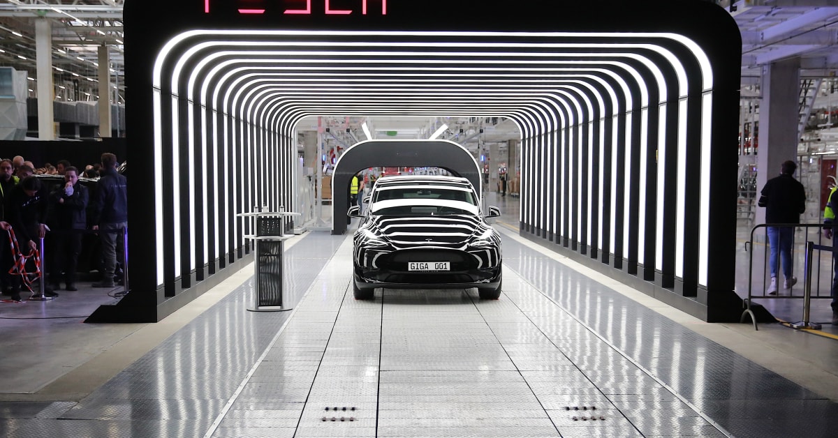 Tesla’s EV boom overshadowed by alarming production bottlenecks - Autoblog