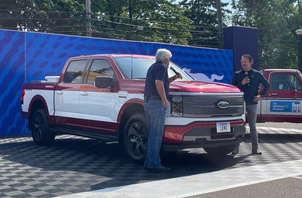 Ford and Jay Leno recreate WalMart founder's 1979 F-150 with new ...