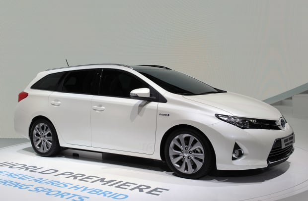 2013 Toyota Auris Hybrid is sharper and sleeker in new form w video Autoblog