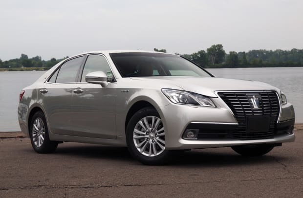 Toyota Crown Royal Saloon Hybrid w video Autoblog