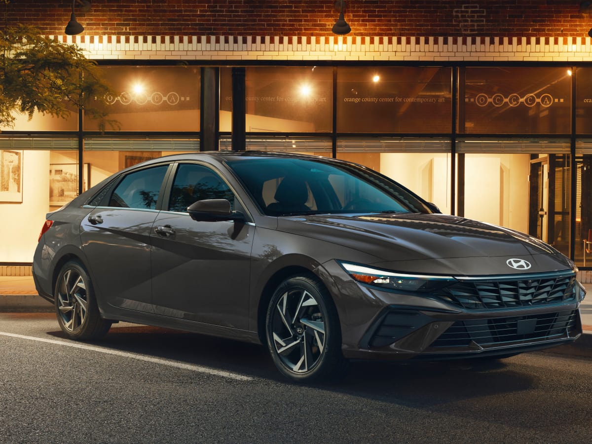 2024 Hyundai Elantra Hybrid up by 1 735 for new looks and tech Autoblog