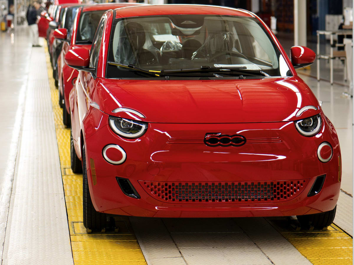 Fiat 500e EV starts rolling off the line for the American market Autoblog