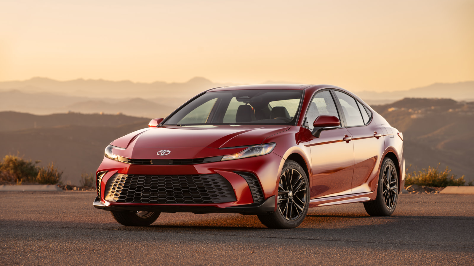 2025 Toyota Camry: The new generation challenges the midsize sedan ...