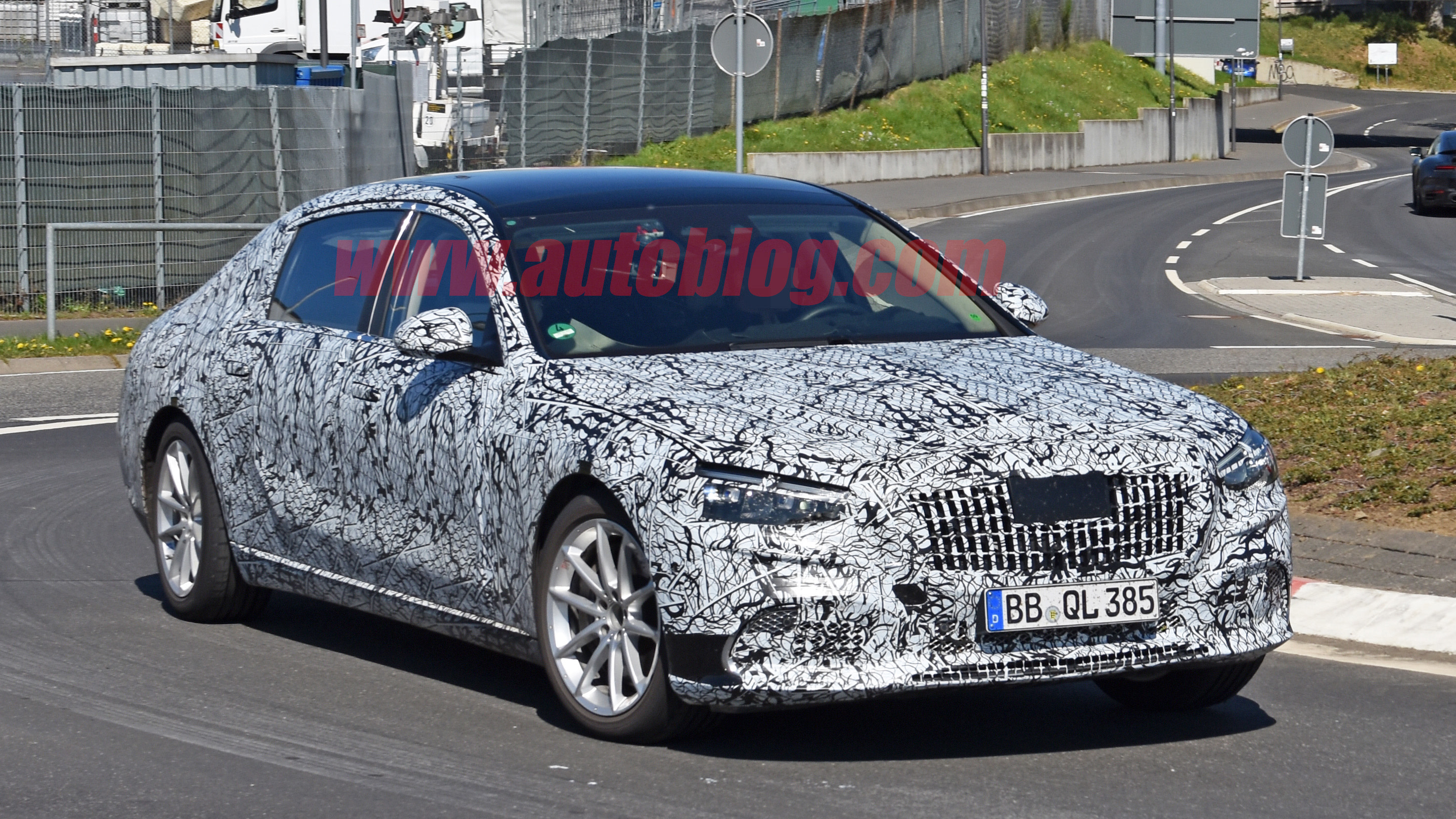 Mercedes-Maybach spied inside and out sporting the huge S-Class screen