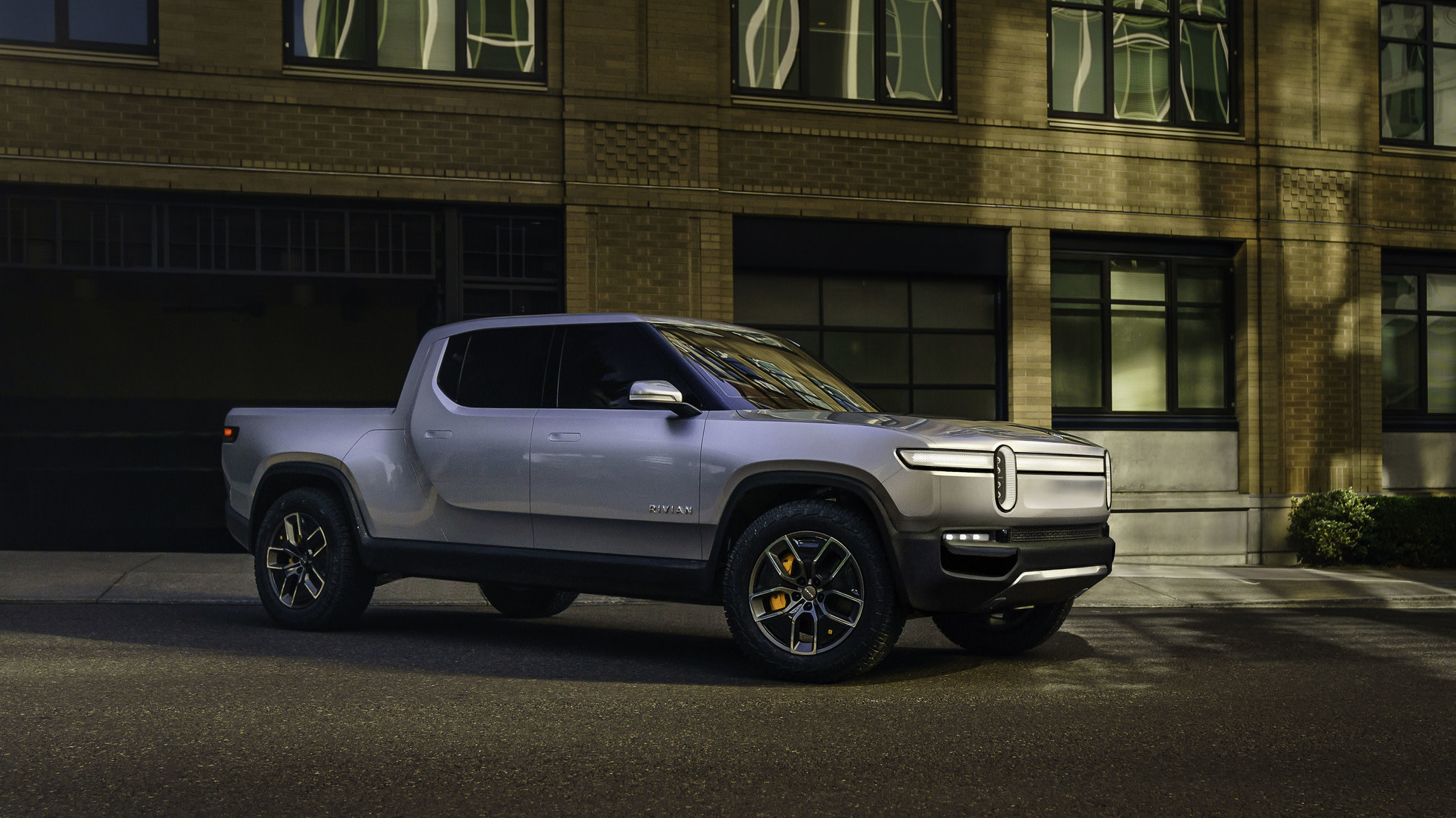 Rivian R1T and R1S electric truck and SUV finally being delivered next ...