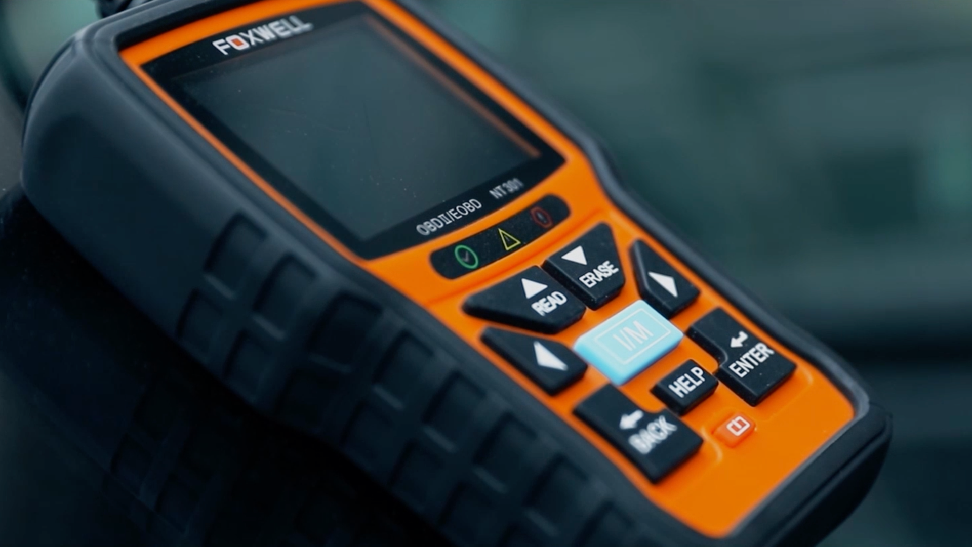 This highly-rated Foxwell OBD2 Scanner is on sale for 19% off today
