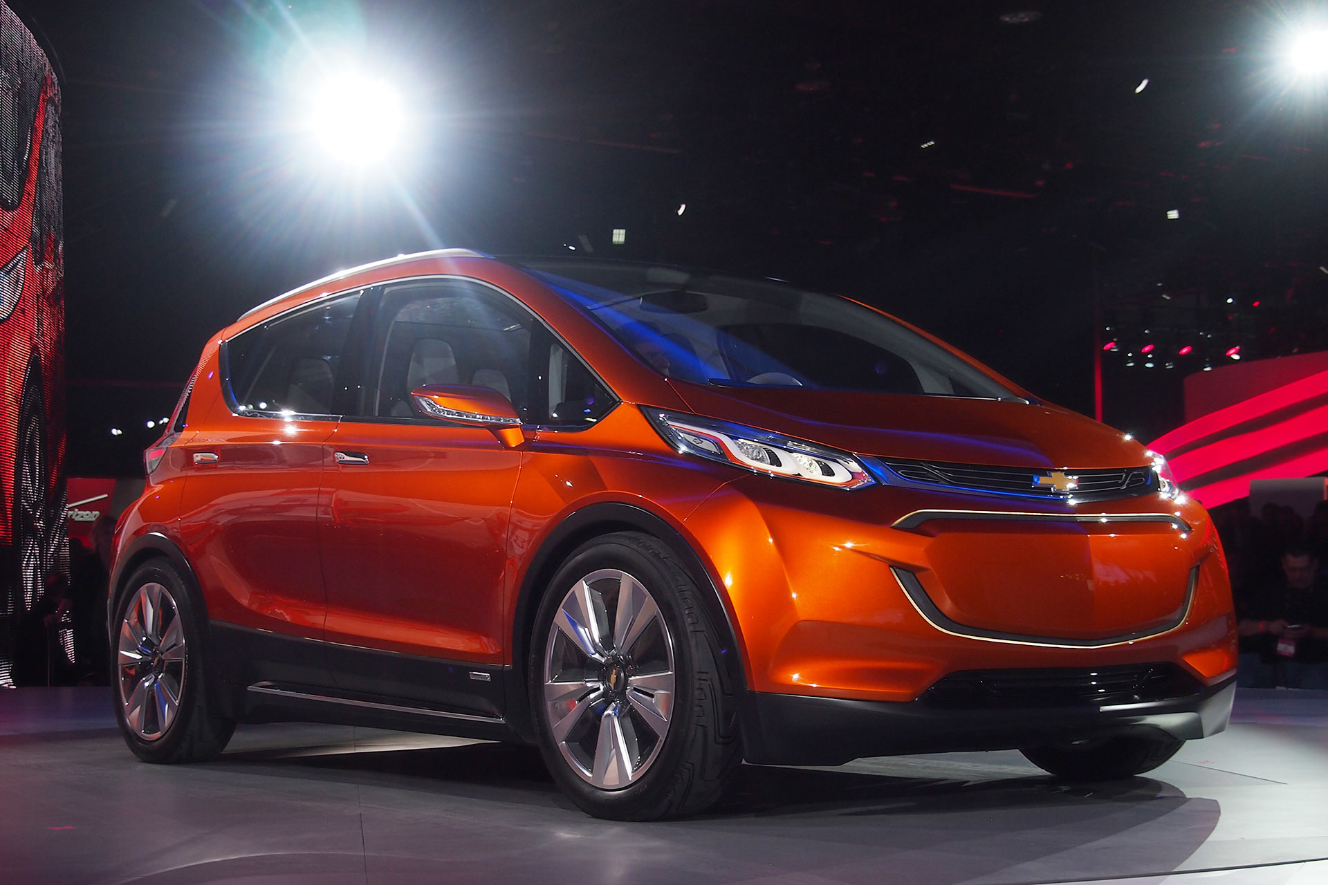 Chevy Bolt EV with 200-mile range to debut at CES