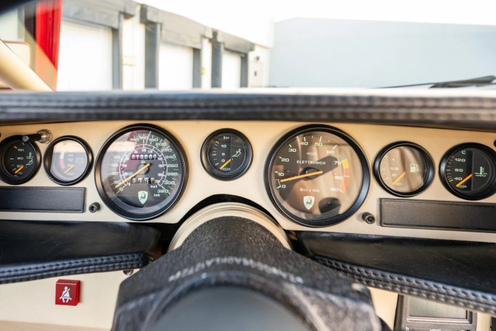 lamborghini countach speedometer