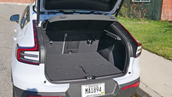 Volvo C40 Luggage Test: How much cargo space? - Autoblog: Car News ...