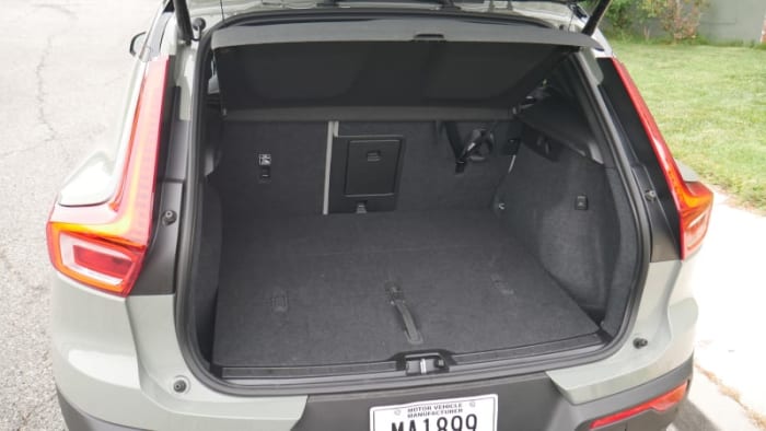 Volvo XC40 Recharge Luggage Test: How much fits in the cargo area ...