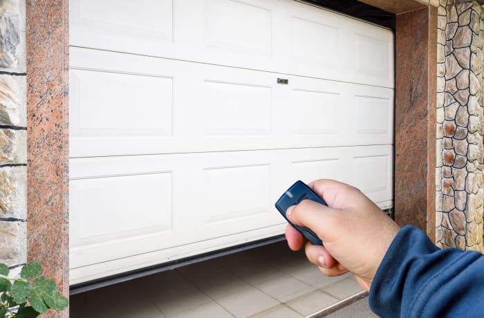 The best garage door opener remotes of 2024 - Autoblog