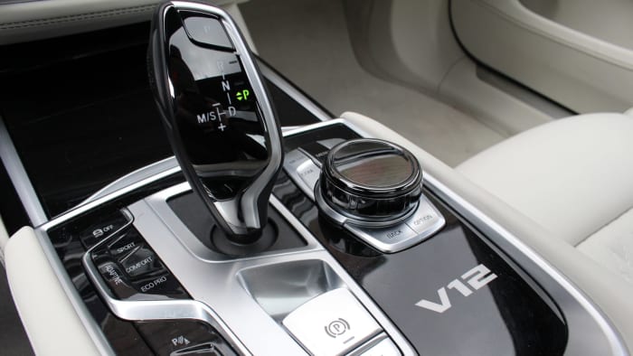 2020 BMW M760i Interior Driveway Test | It doesn't get much better ...