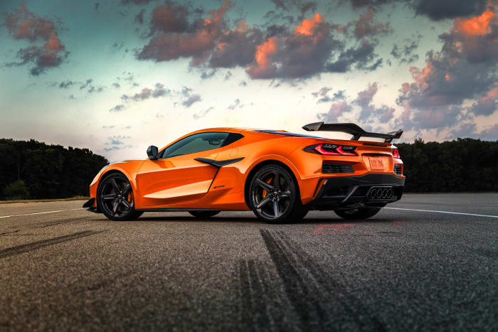 2025 Chevrolet Corvette C8 Z06 vs ZR1: Pitting two American legends head-to-head - Autoblog