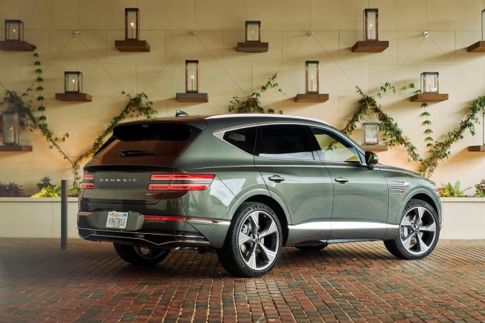 2025 Genesis GV80 vs. Volvo XC60: Outstanding alternatives for luxury SUV buyers - Autoblog