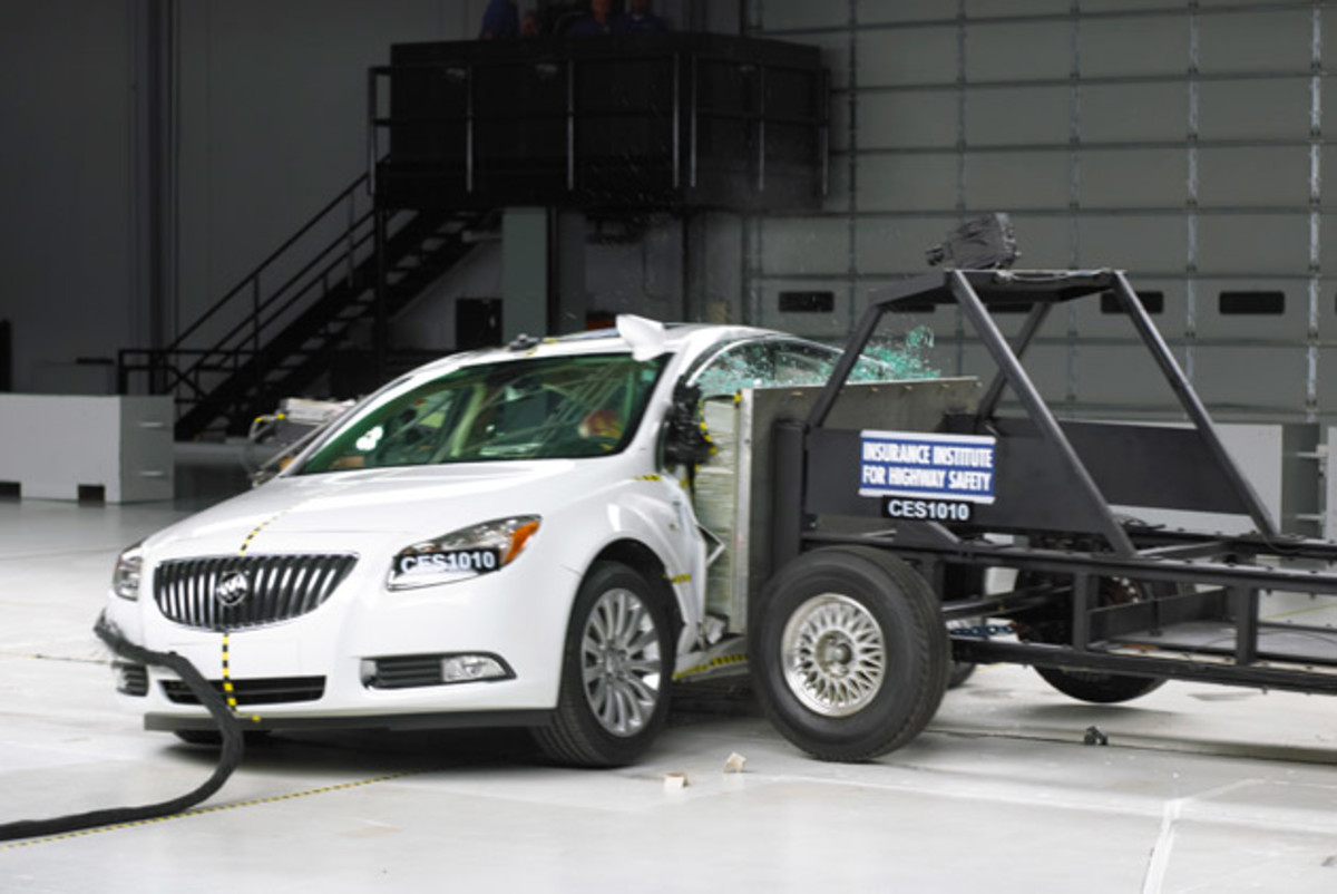 IIHS awards 2011 Buick Regal Top Safety Pick - Autoblog