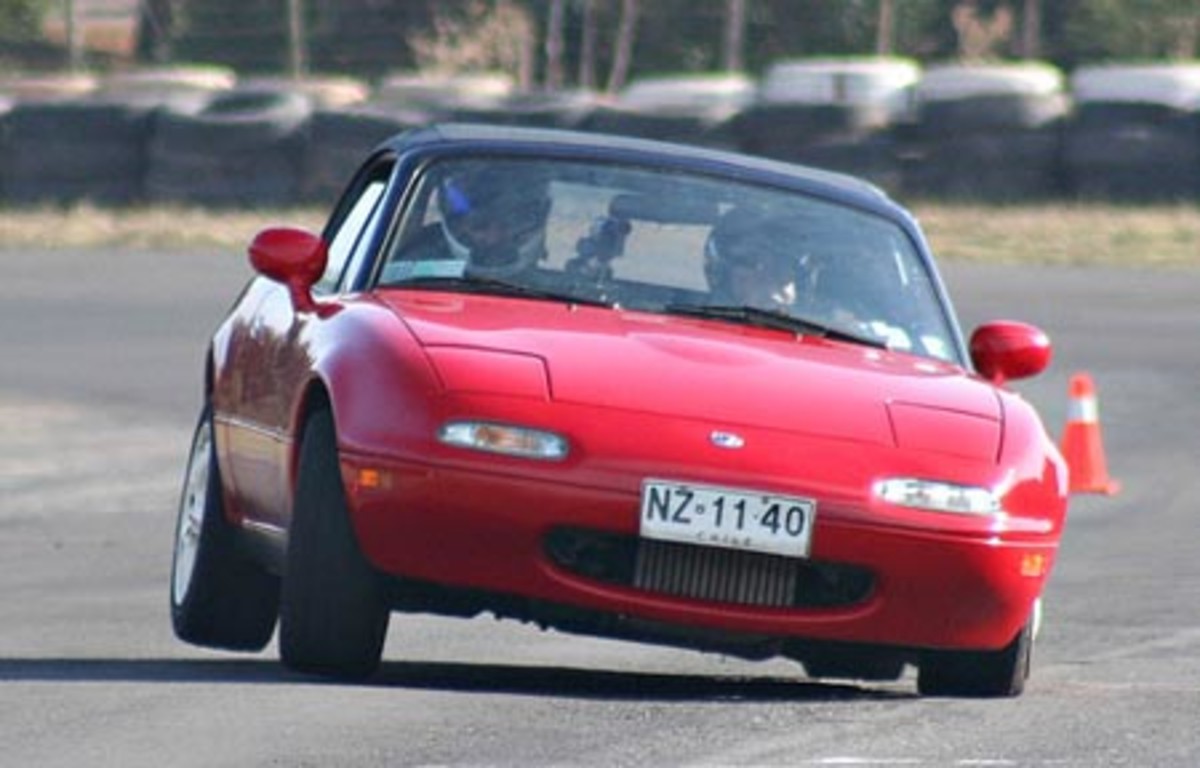 RR of the Day: Three-wheelin' like only a Miata should - Autoblog