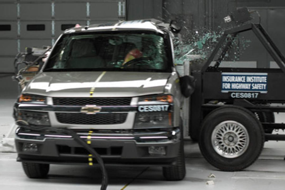 IIHS crash tests small pickups, majority flunk - Autoblog