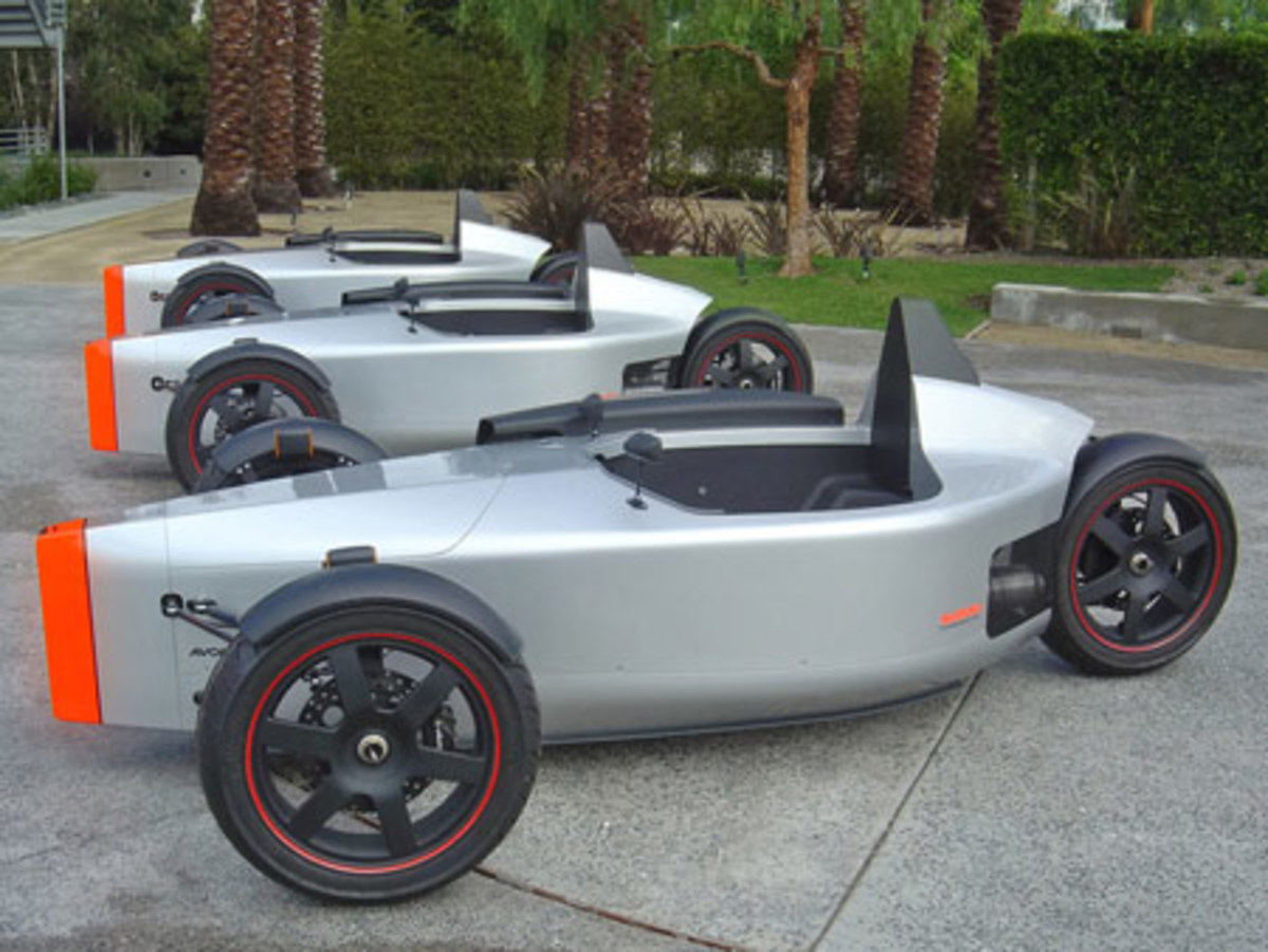 SUB G1 three-wheeler makes commuting an exciting, risky affair - Autoblog
