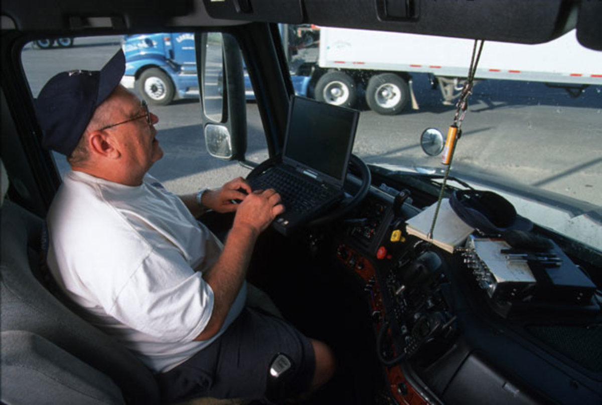 Semi-Dangerous? Truckers group says texting while driving is safe ...
