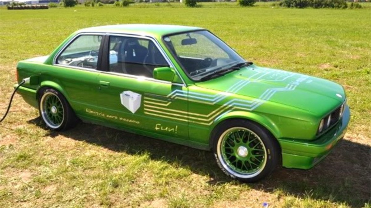 VIDEO VST Conversions blows us competition away with BMW bi moto EV Racer Autoblog