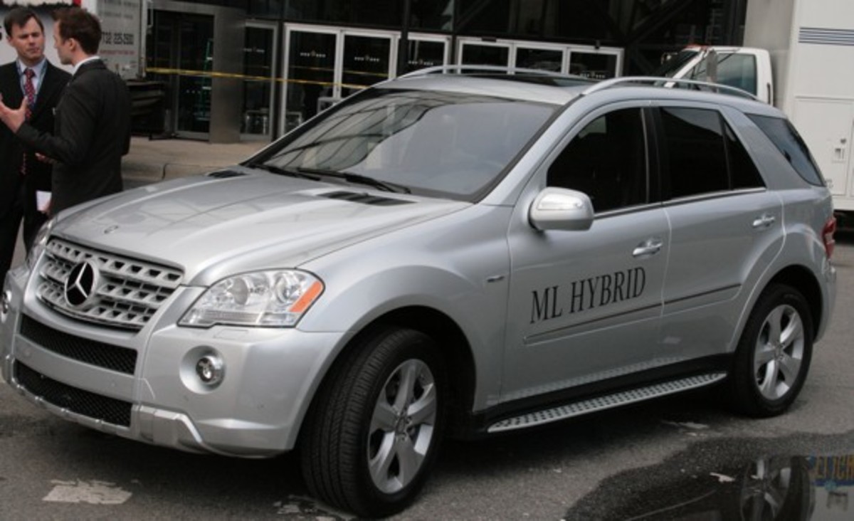 Quick Drive 2010 Mercedes Benz ML450 Hybrid two mode goes German Autoblog