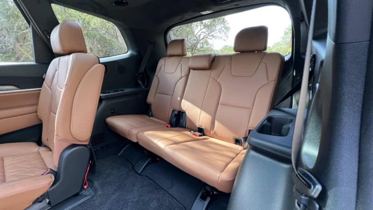 2024 Kia Telluride Review: Square-jaw style, sensible shoes ...