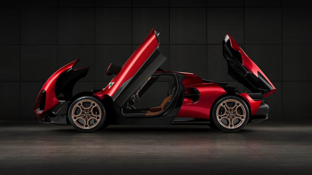 Alfa Romeo's 33 Stradale is the brand's heart stopping bespoke supercar ...