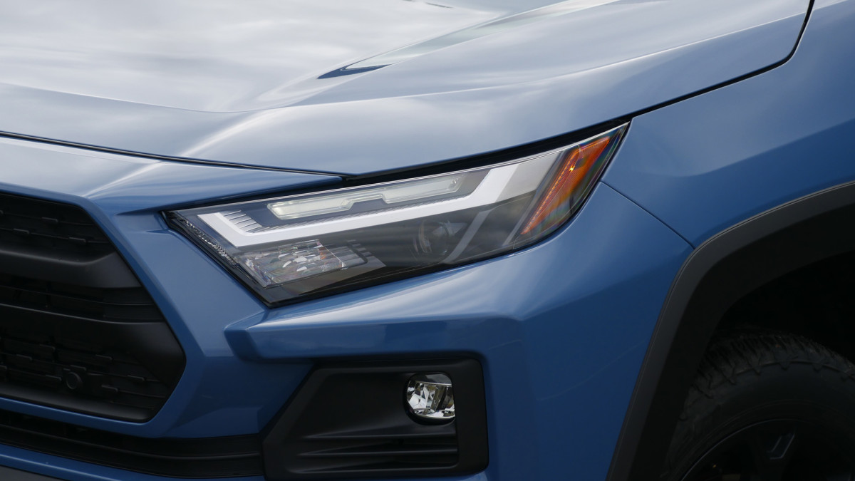 Thieves are now stealing cars via a headlight 'CAN injection' - Autoblog