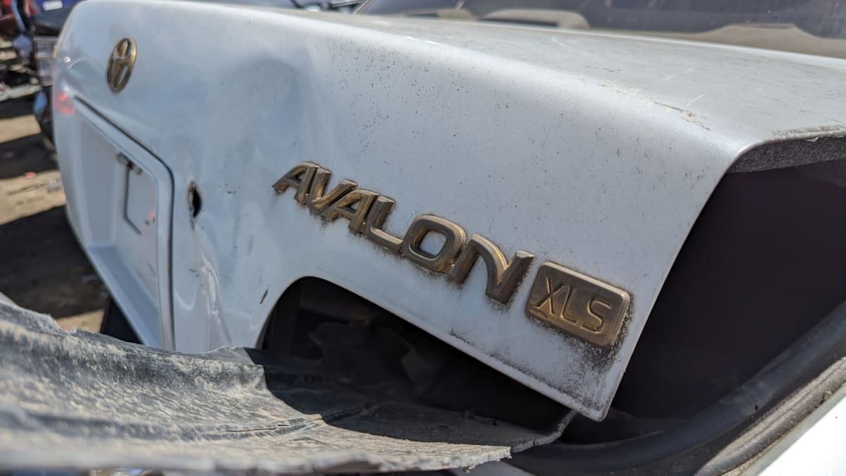 Junkyard Gem: 1995 Toyota Avalon XLS with 389K miles - Autoblog