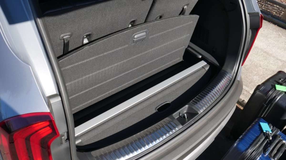 Kia EV9 Luggage Test: How much fits behind the third row (and frunk ...
