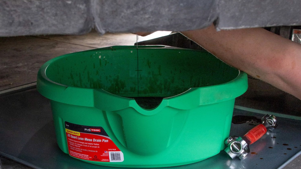 The best oil drain pans of 2024 - Autoblog