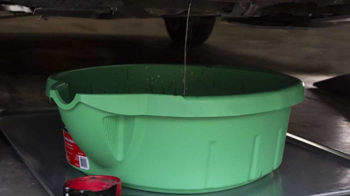 The best oil drain pans of 2024 - Autoblog