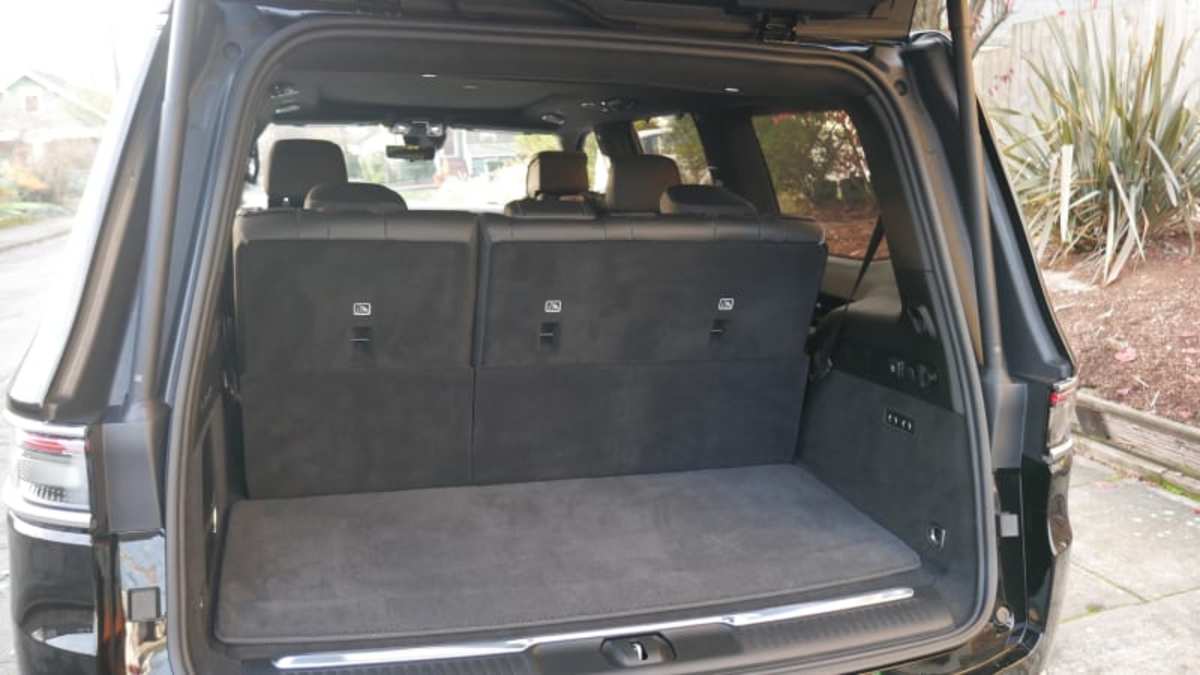 Jeep Grand Wagoneer Luggage Test | How much space behind 3rd row ...