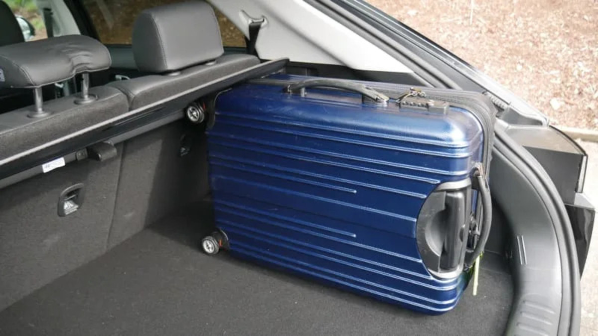 Hyundai Ioniq 6 Luggage Test: How big is the trunk? - Autoblog