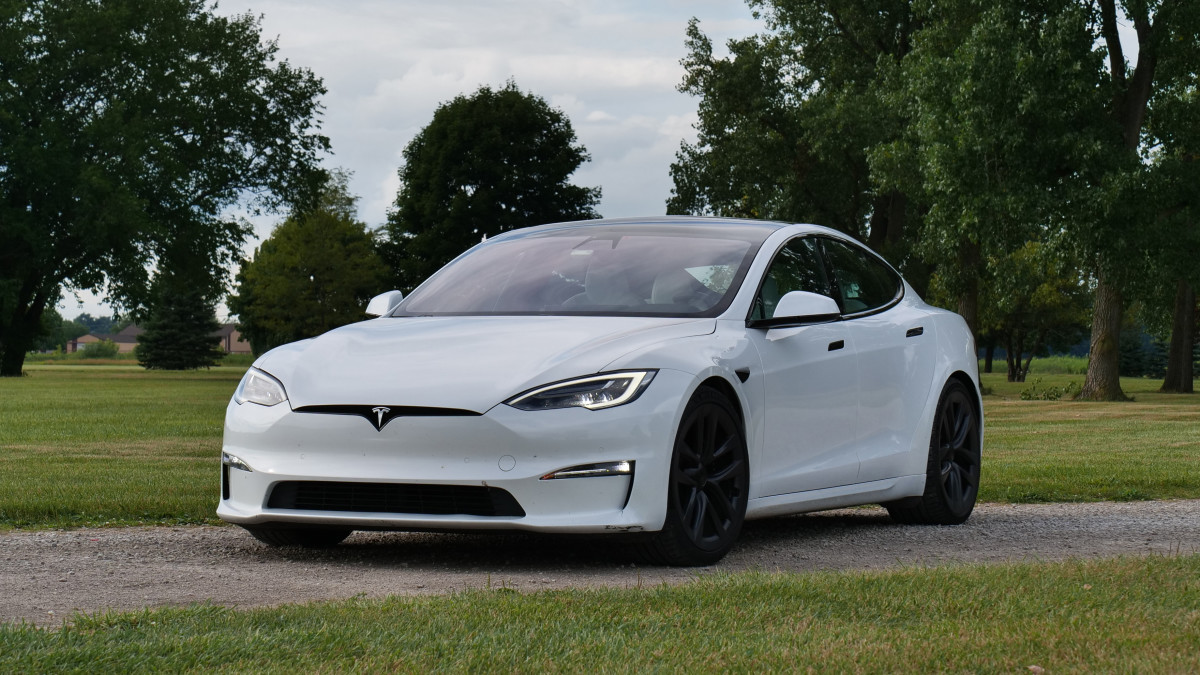 Plaid s tesla store