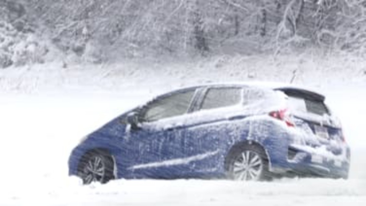 Essential gear for your car's winter emergency kit - Autoblog
