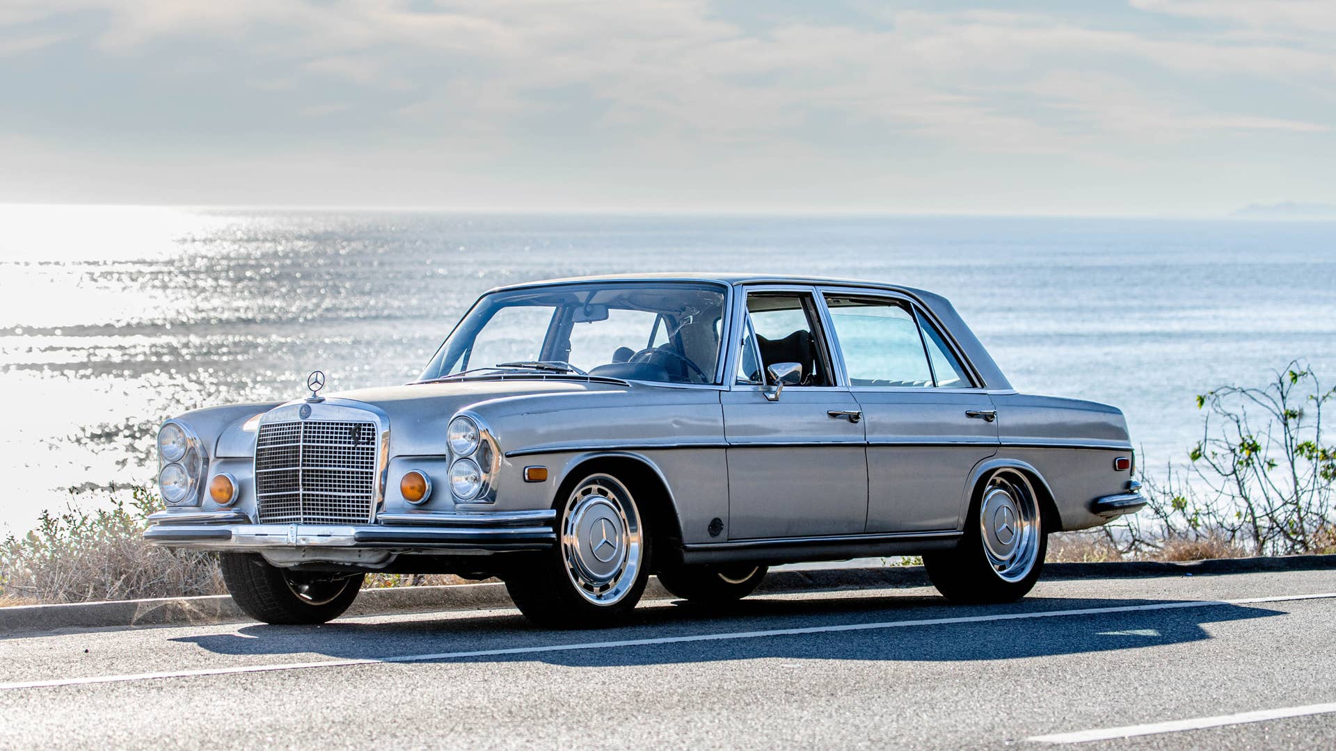Icon Derelict 1971 Mercedes-Benz 300 SEL balances class and corruption ...