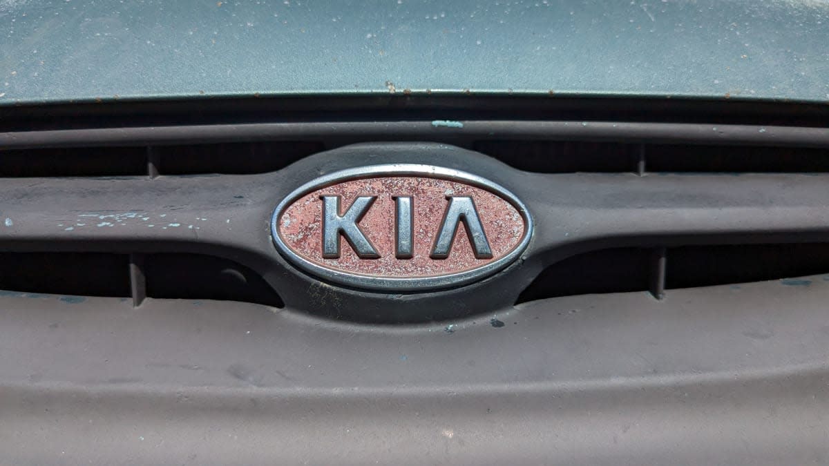 Junkyard Gem: 2000 Kia Sephia Sedan - Autoblog