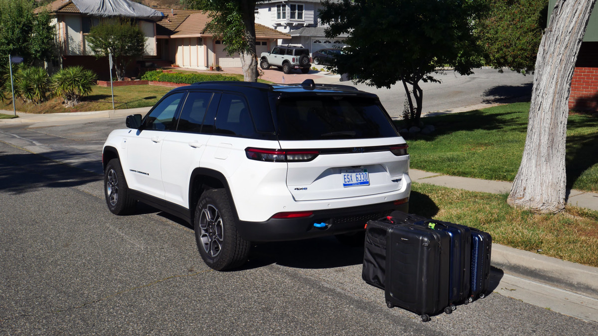 Jeep Grand Cherokee Luggage Test: How much cargo space? - Autoblog