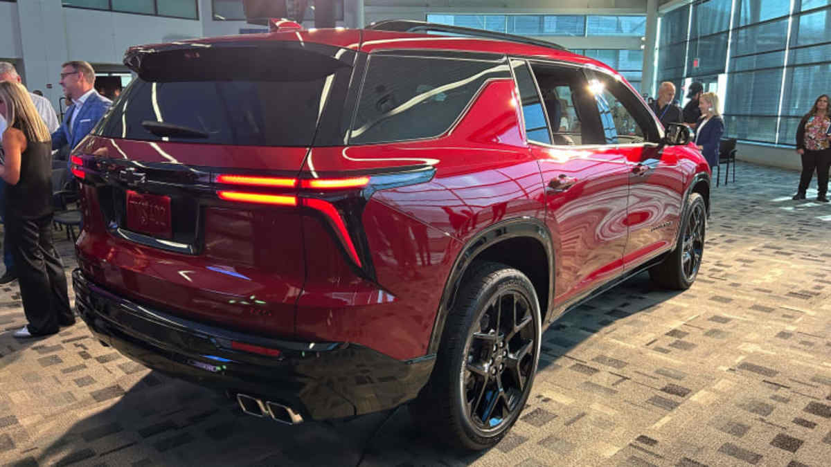 2024 Chevrolet Traverse gets rugged looks, new turbo engine, Z71 trim ...