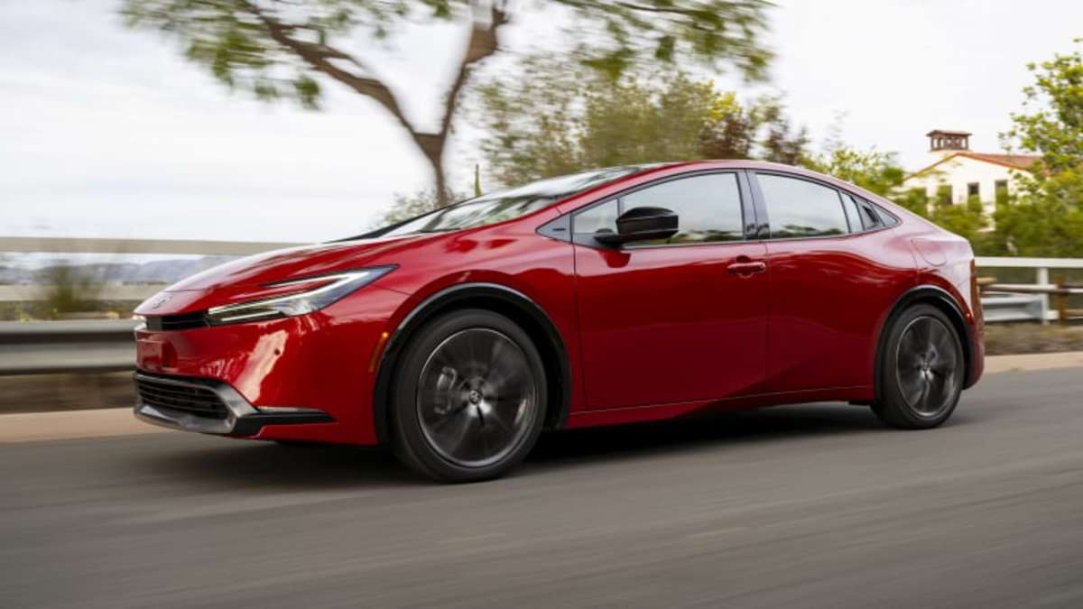 2024 Toyota Prius Review: Save gas, look good, have fun - Autoblog