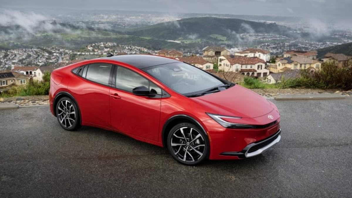 2024 Toyota Prius Review: Save gas, look good, have fun - Autoblog