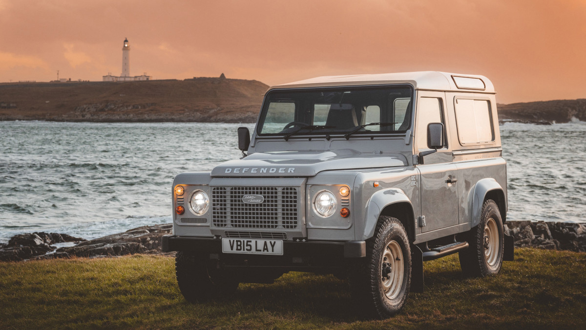 Land Rover Classic Defender Works V8 Islay Edition revealed, celebrates ...