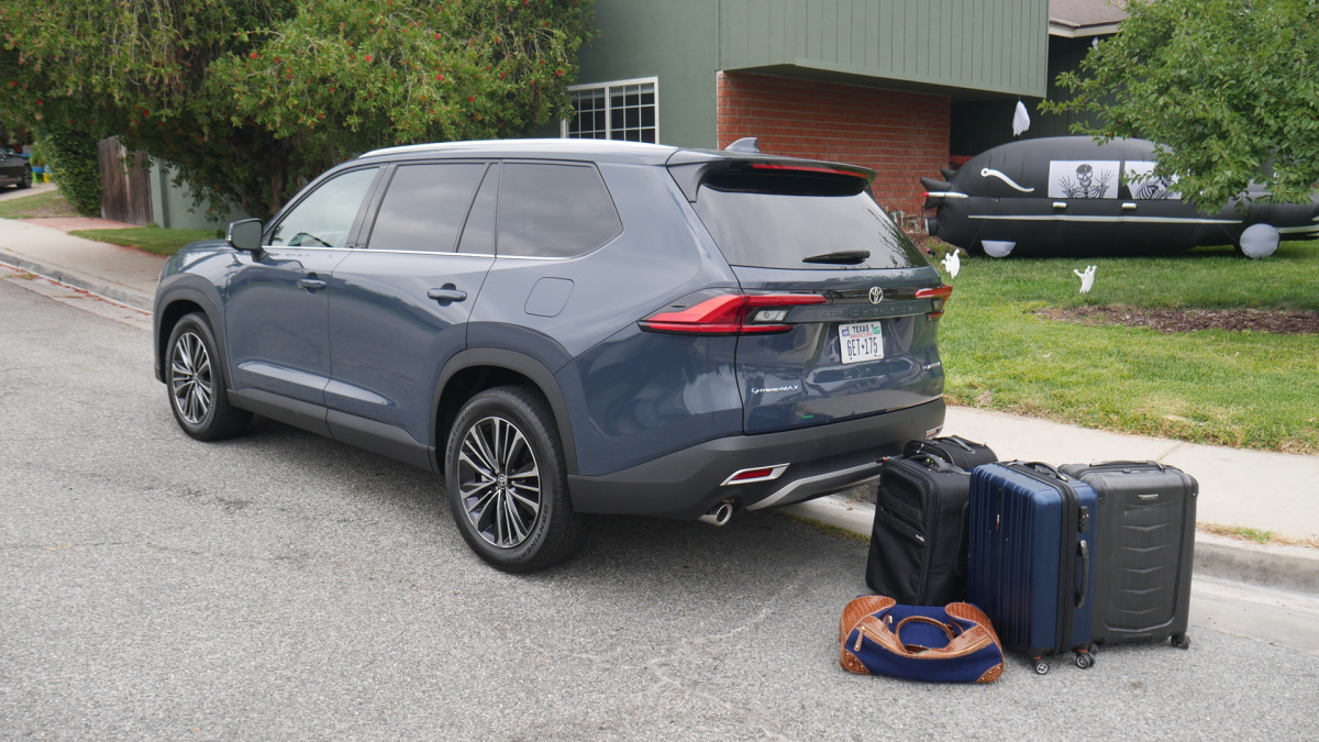 Toyota Grand Highlander Luggage Test: How much fits behind the third ...