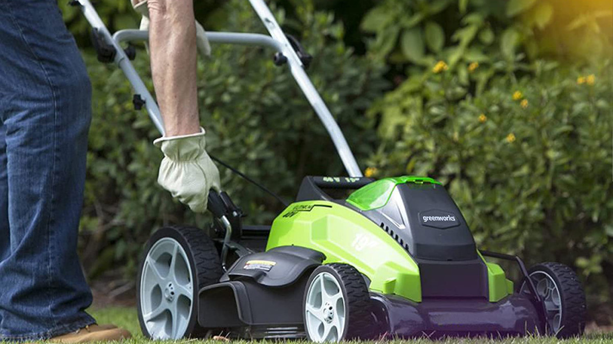 Save up to 30% on Greenworks electric lawn tools for Labor Day - Autoblog