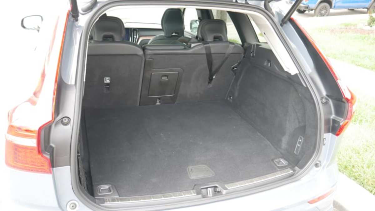 Volvo XC60 Recharge Luggage Test: How much cargo space? - Autoblog